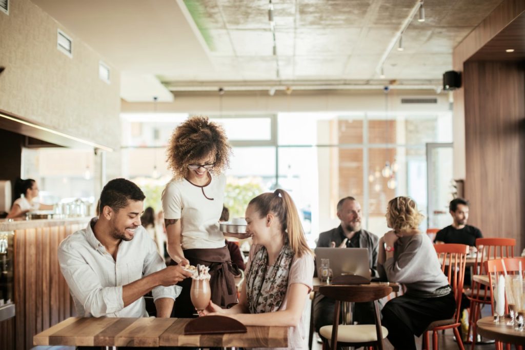 3 Takeaways for Improving Restaurant Customer Experience – InMoment